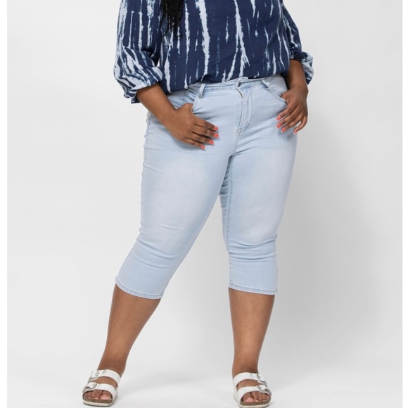 Judy Blue | Jeans | Judy Blue Plus Size Mid Rise Light Denim Capri ...